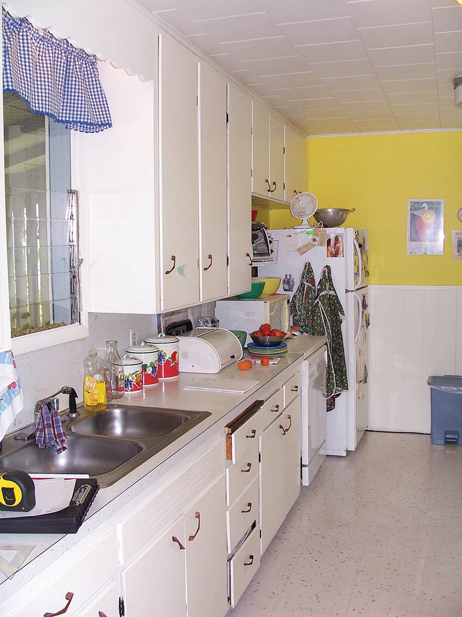 Vintage Dedication in a New Kitchen | Arts & Crafts Homes Online