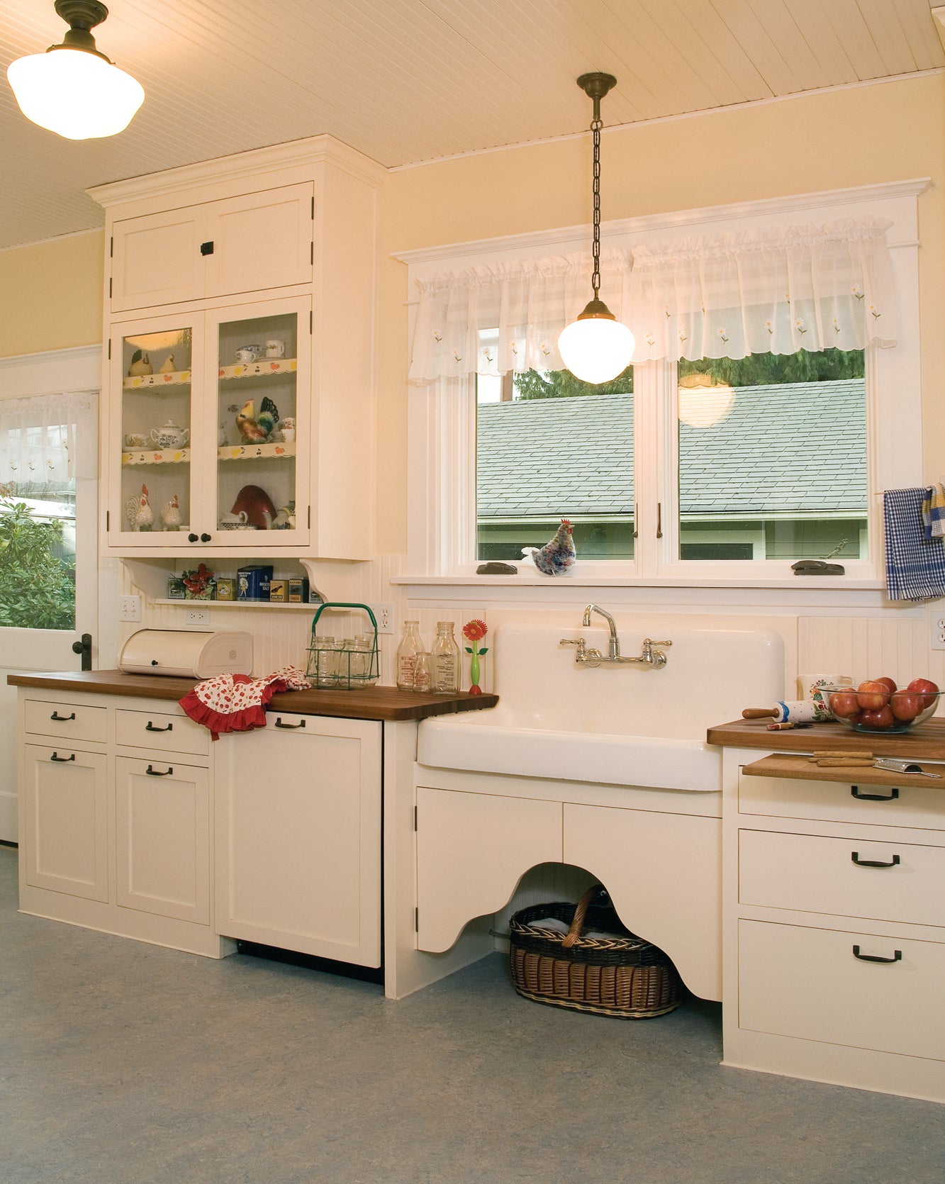 Vintage Dedication in a New Kitchen | Arts & Crafts Homes Online