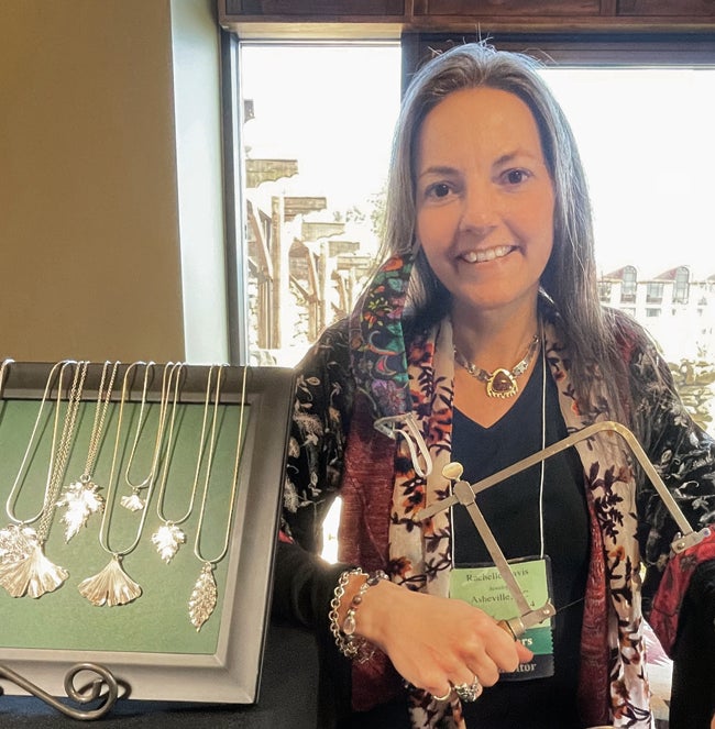 The Guild: Rachelle Davis | Arts & Crafts Homes Online